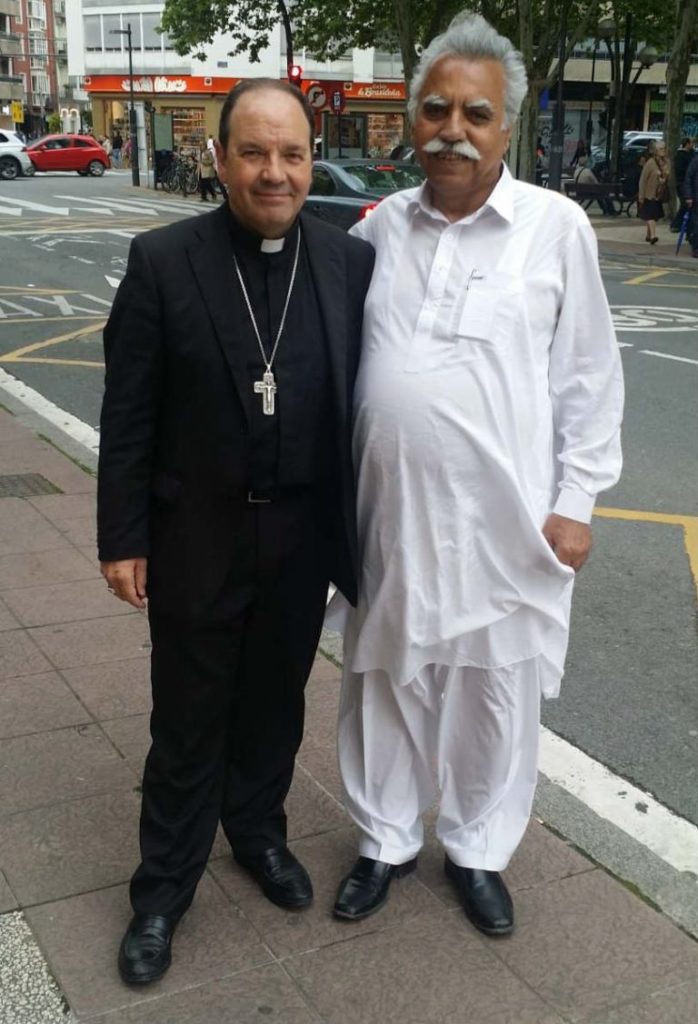 El musulmán que intenta convencer a los obispos de Pakistán para que ...